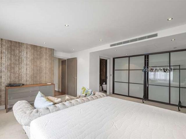 4 bed flat for sale