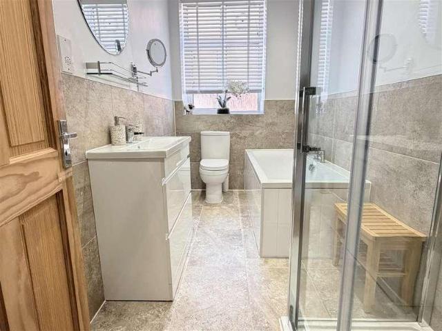 4 bed flat for sale