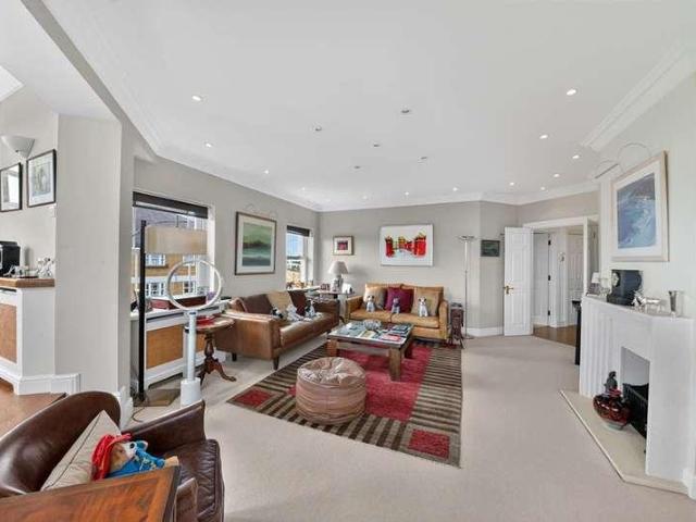 4 bed flat for sale