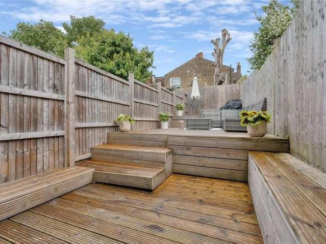 4 bed flat for sale