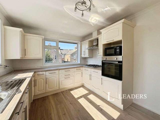 4 bed flat for sale