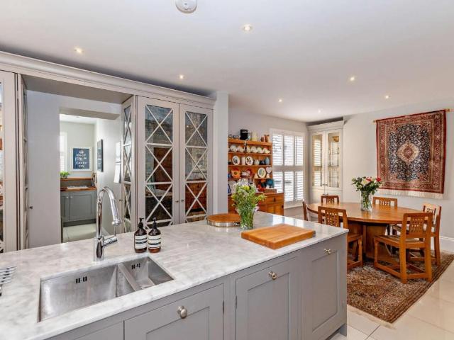 4 bed flat for sale