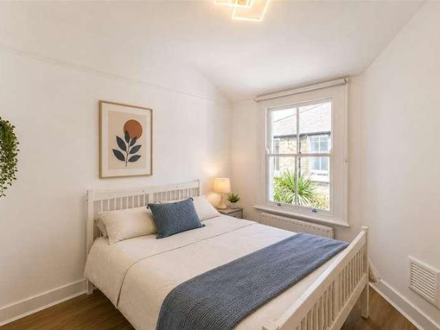 4 bed flat for sale