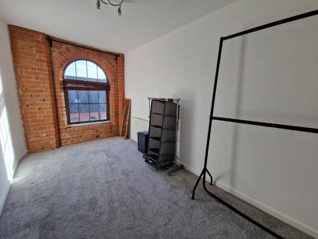 4 bed flat for sale