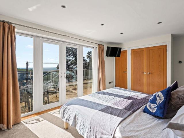 4 bed flat for sale