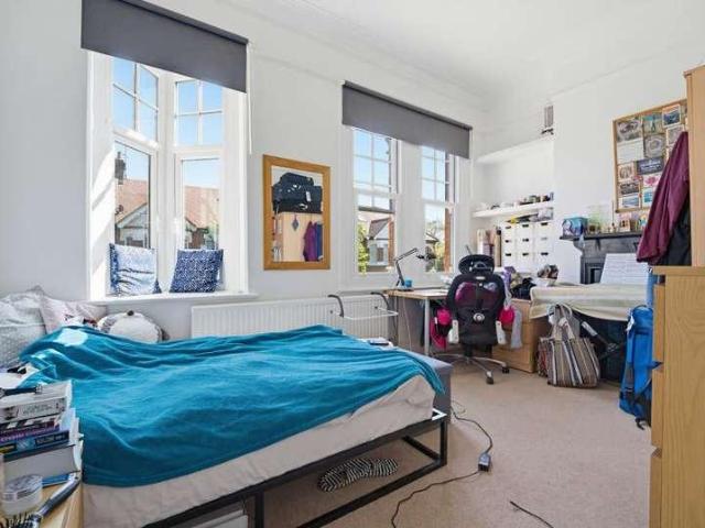 4 bed flat for sale