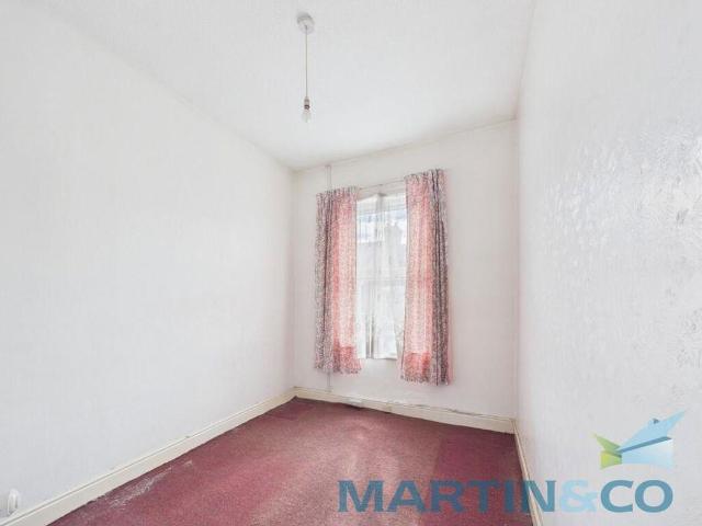 4 bed flat for sale