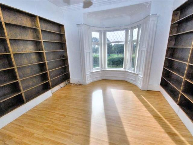 4 bed flat for sale