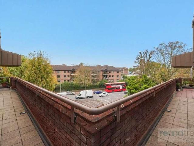 4 bed flat for sale