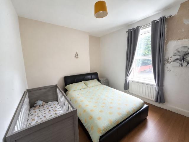 4 bed flat for sale