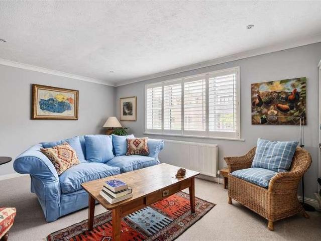4 bed flat for sale