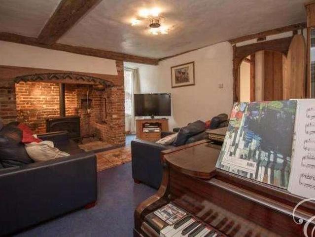 4 bed flat for sale