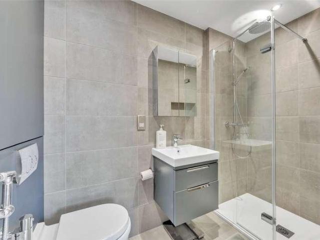 4 bed flat for sale