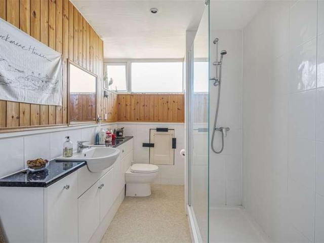 4 bed flat for sale