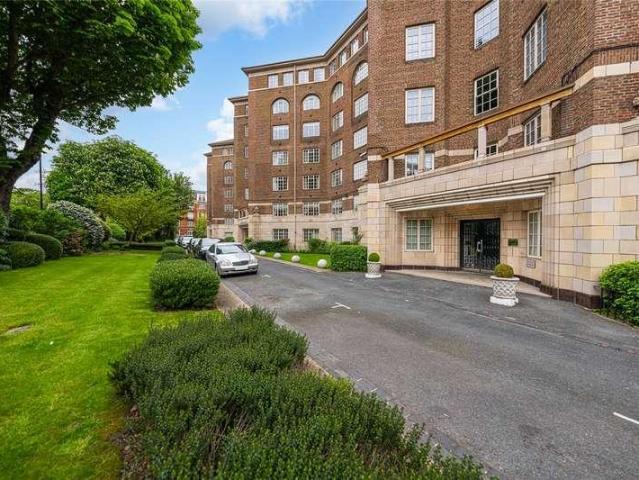 4 bed flat for sale