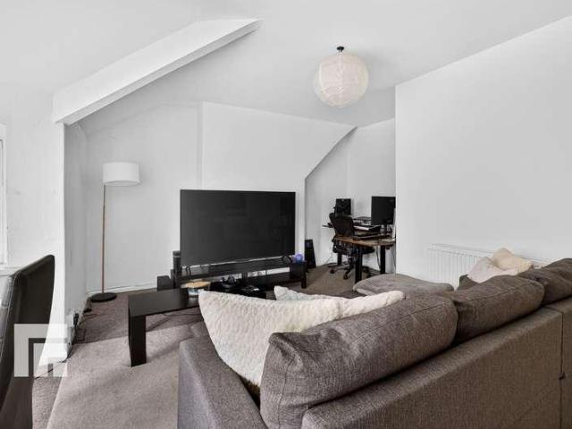 4 bed flat for sale