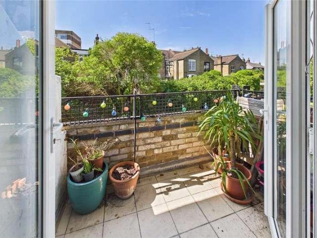 4 bed flat for sale