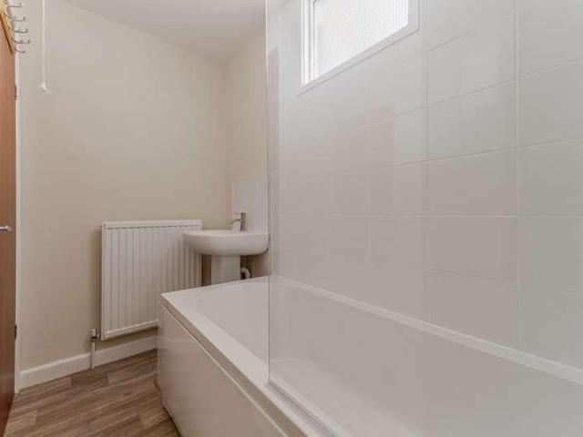 4 bed flat for sale