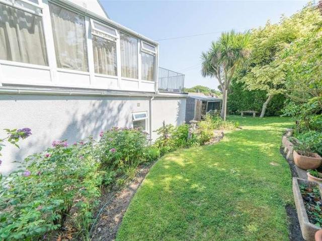 4 bed flat for sale