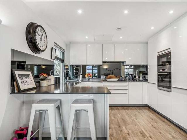 4 bed flat for sale