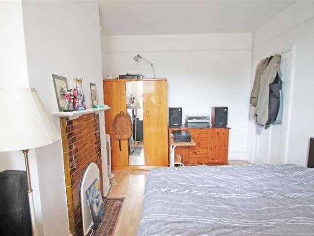 4 bed flat for sale