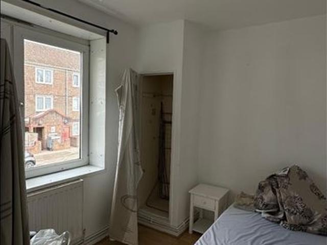 4 Bed Flat, Garnies Close, SE15