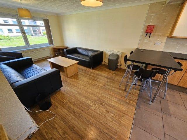 4 Bed Flat, Hmo Licensed St. Mungo Avenue, G4