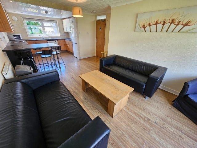 4 Bed Flat, Hmo Licensed St. Mungo Avenue, G4