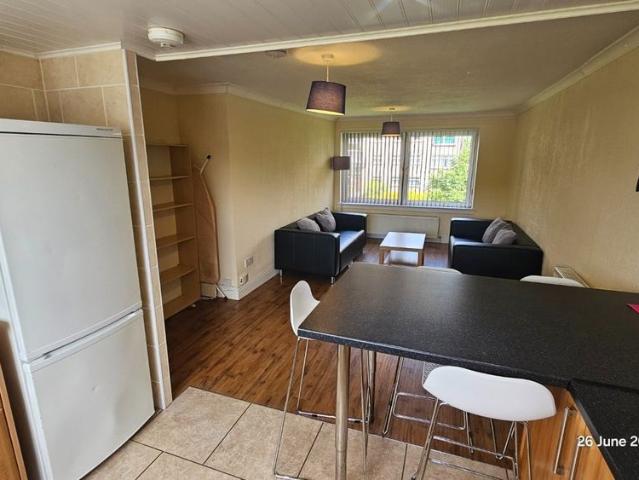 4 Bed Flat, Hmo Licensed St Mungo Avenue, G4