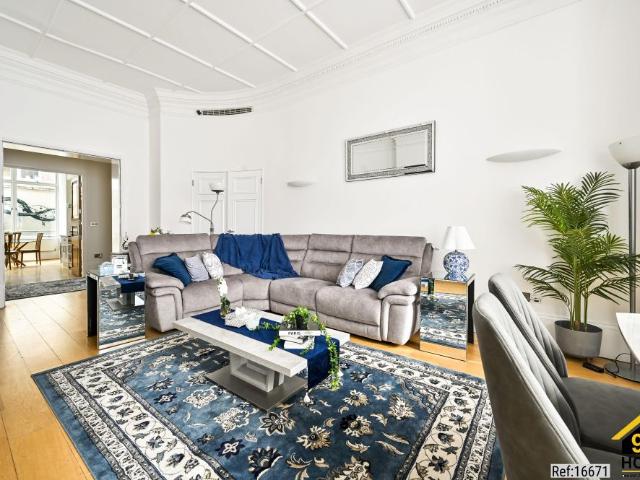 4 bed Flat in Green Street, London, W1K 6RW