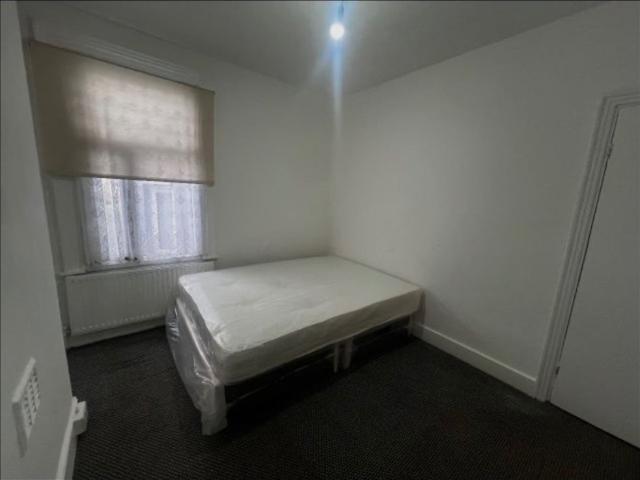 4 Bed Flat, Inwood Court, NW1