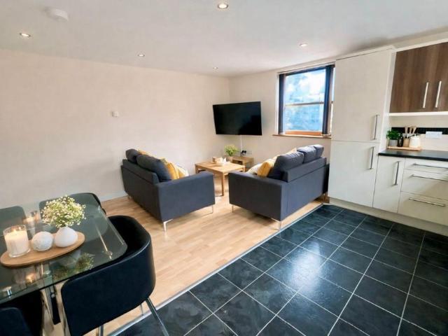 4 bed Flat Lion Works