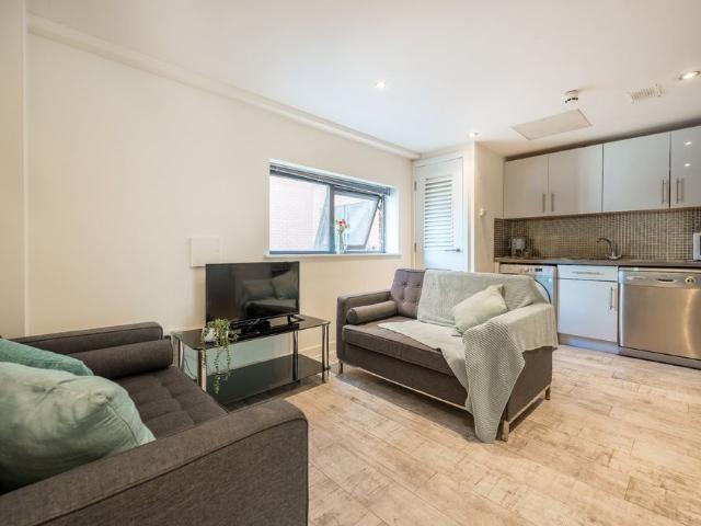 4 Bed Flat, Regent Terrace, S3