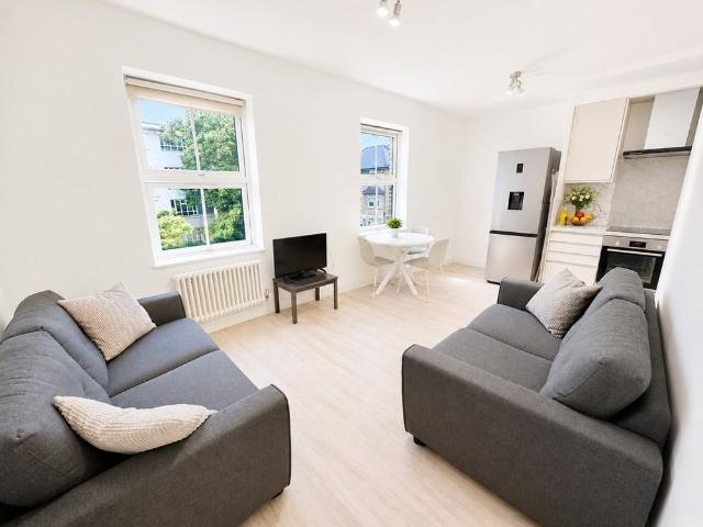 4 Bed Flat, Shepherds Bush, W12