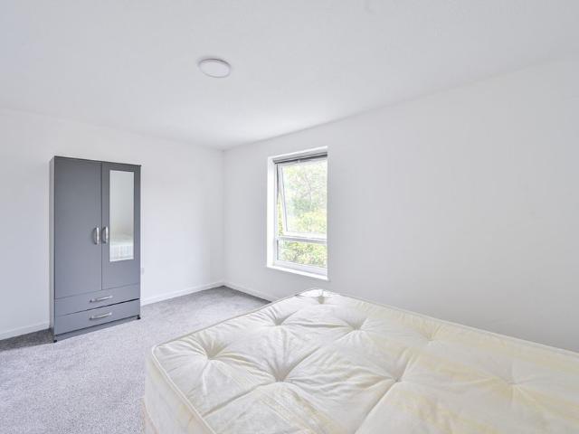4 bed Flat To Let