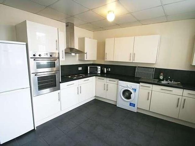 4 bed flat to rent