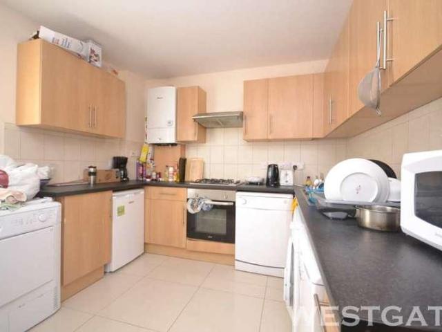 4 bed flat to rent