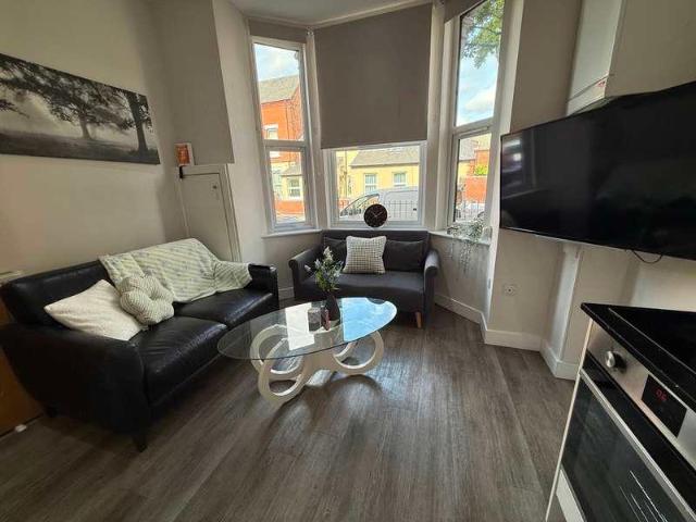 4 bed flat to rent