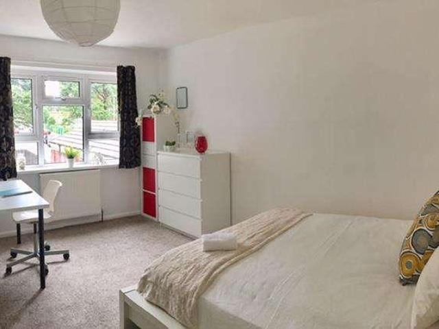 4 bed flat to rent