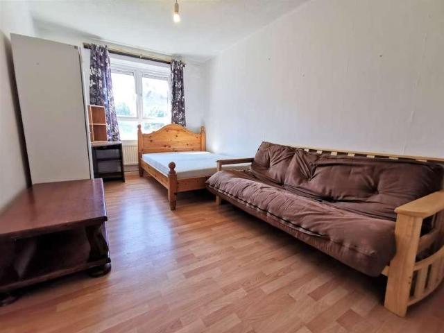 4 bed flat to rent