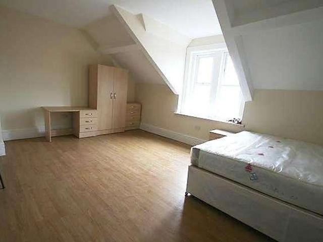 4 bed flat to rent