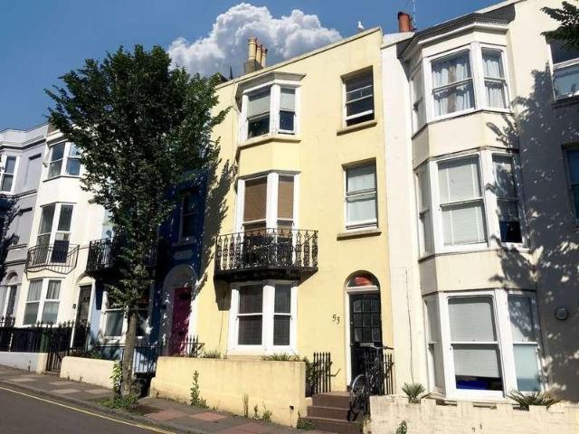 4 bed flat to rent