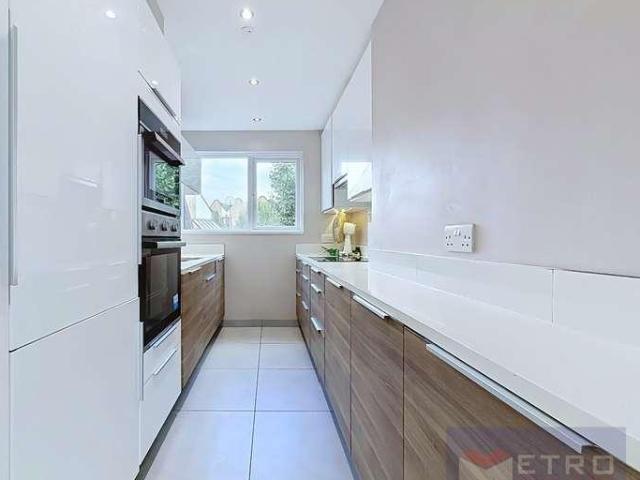 4 bed flat to rent