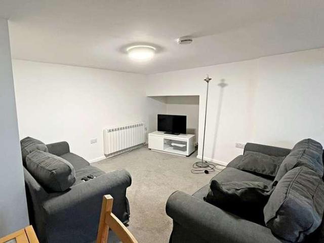 4 bed flat to rent