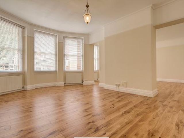 4 bed Flat to rent