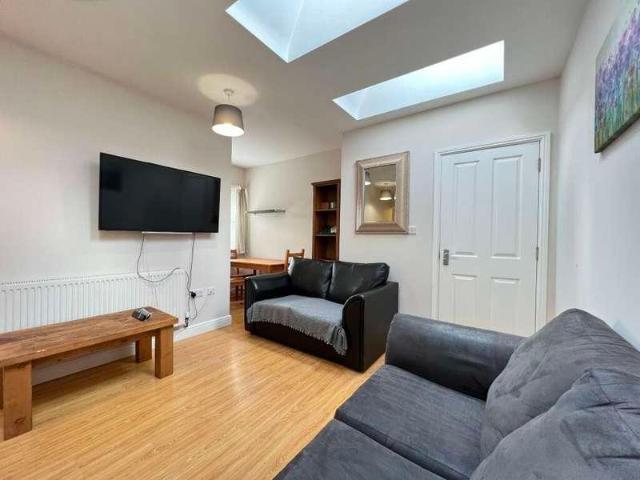 4 bed flat to rent