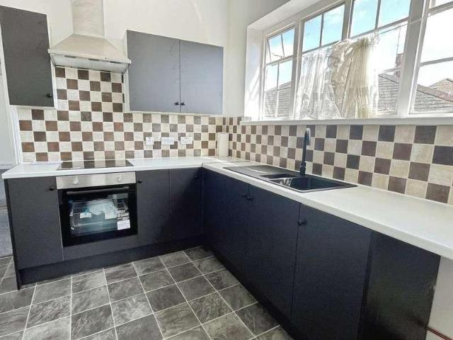 4 bed flat to rent