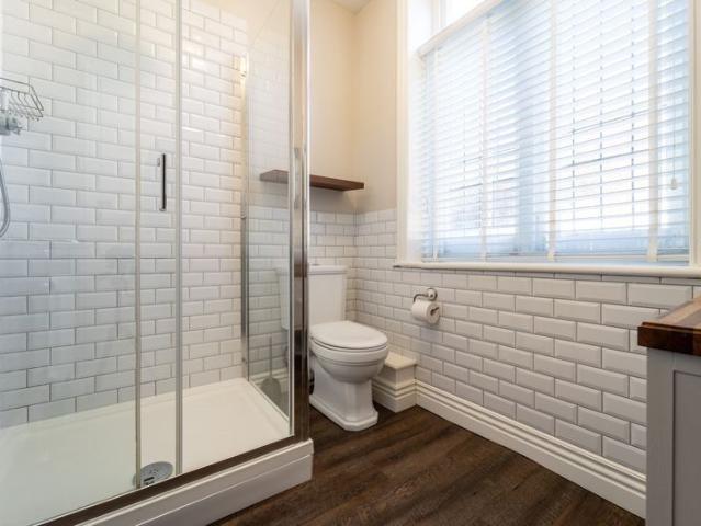4 bed flat to rent in Glengariff Road, Lower Parkstone, BH14