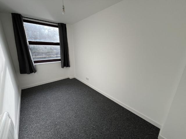 4 bed flat to rent in St Peters Road, Bournemouth, BH1