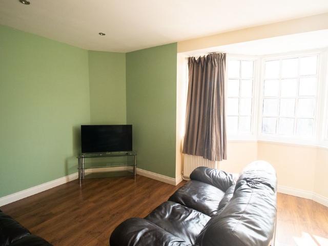 4 Bed Flat, Victoria Avenue, LE2